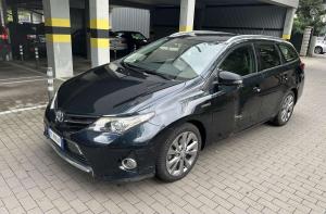 Blue Toyota Auris 2014 in Vilnius, with an engine capacity of 1.80 L and mileage of 192 thousand km for 5300 €, photo  on AUTOMOTO.COM.LV