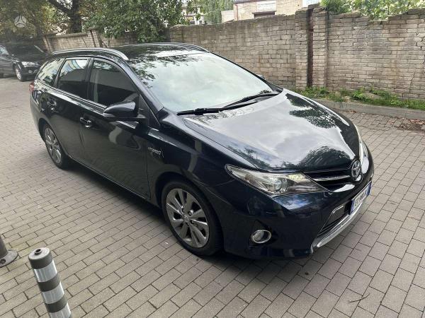 Zils Toyota Auris 2014 Viļņa, ar dzinēja tilpumu 1.80 L un nobraukumu 192 tūkst. km par 5300 €, foto 3 vietnē AUTOMOTO.COM.LV