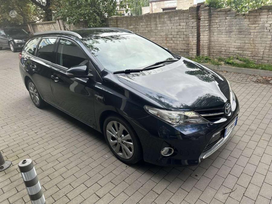 Blue Toyota Auris 2014 in Vilnius, with an engine capacity of 1.80 L and mileage of 192 thousand km for 5300 €, photo 3 on AUTOMOTO.COM.LV