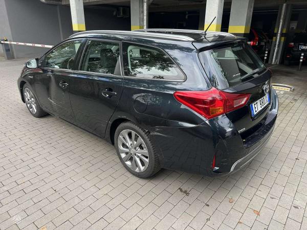 Zils Toyota Auris 2014 Viļņa, ar dzinēja tilpumu 1.80 L un nobraukumu 192 tūkst. km par 5300 €, foto 5 vietnē AUTOMOTO.COM.LV