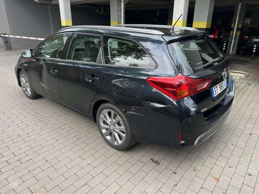 Blue Toyota Auris 2014 in Vilnius, with an engine capacity of 1.80 L and mileage of 192 thousand km for 5300 €, photo 5 on AUTOMOTO.COM.LV