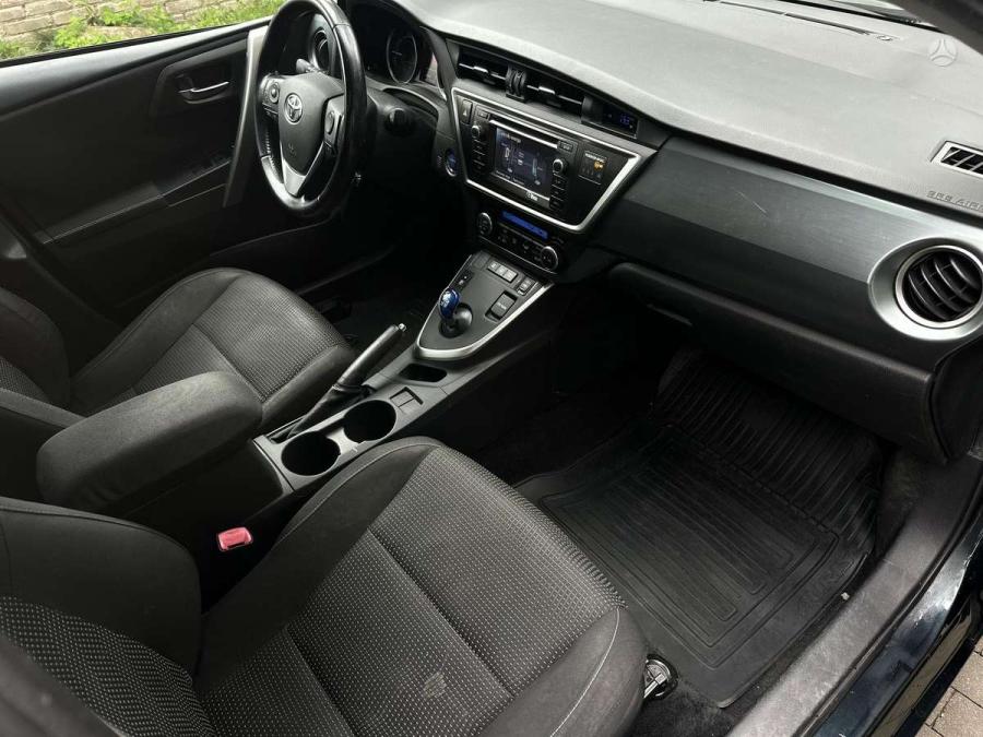 Blue Toyota Auris 2014 in Vilnius, with an engine capacity of 1.80 L and mileage of 192 thousand km for 5300 €, photo 7 on AUTOMOTO.COM.LV
