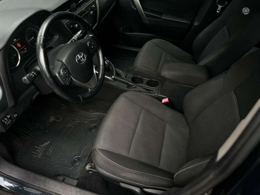 Blue Toyota Auris 2014 in Vilnius, with an engine capacity of 1.80 L and mileage of 192 thousand km for 5300 €, photo 8 on AUTOMOTO.COM.LV