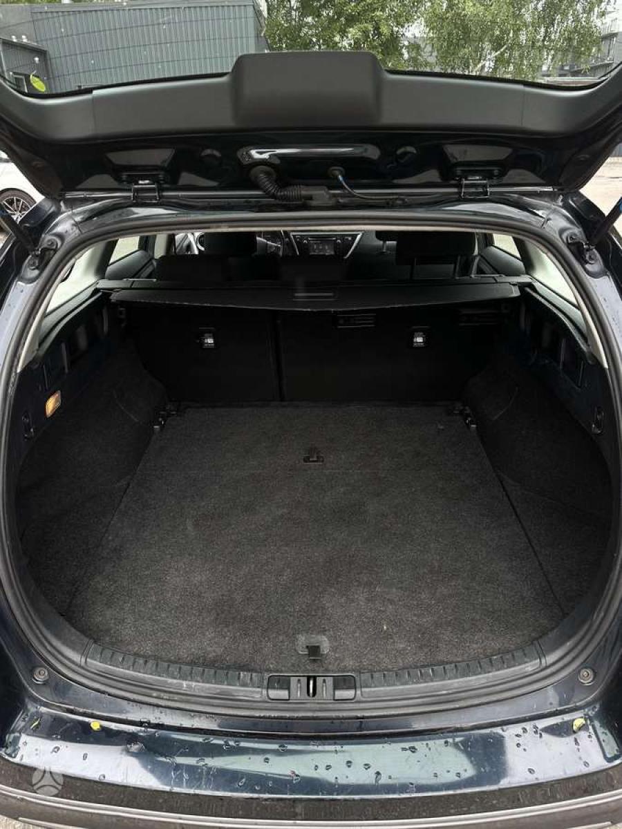 Blue Toyota Auris 2014 in Vilnius, with an engine capacity of 1.80 L and mileage of 192 thousand km for 5300 €, photo 17 on AUTOMOTO.COM.LV