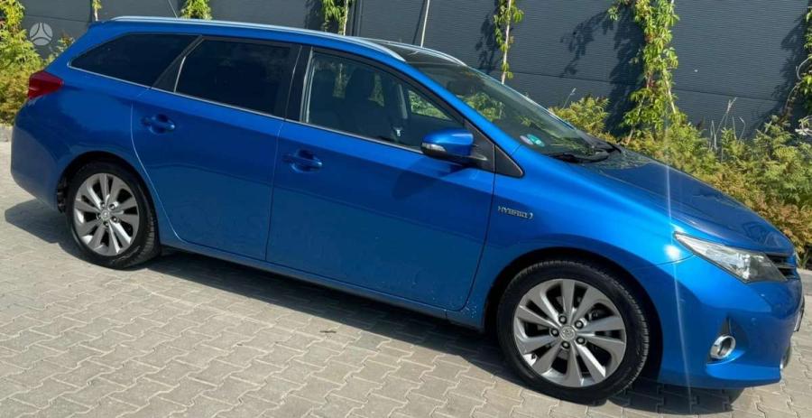 Синий Тойота Аурис 2014 в Вильнюс, объемом двигателя 1.80 л и пробегом 250 тыс. км за 9999 €, фото 4 на AUTOMOTO.COM.LV