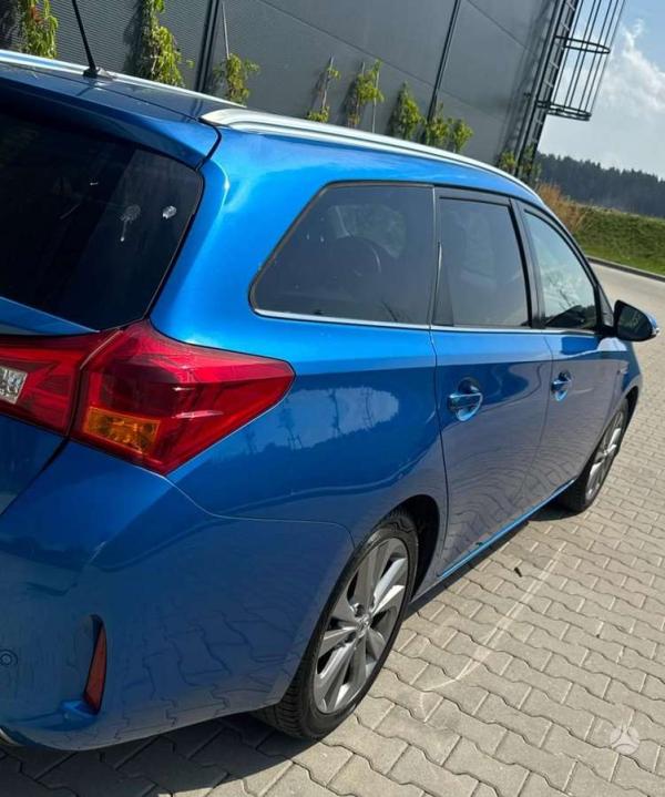 Toyota Auris 2014 Viļņa vietnē Zils Toyota Auris 2014 Viļņa, ar dzinēja tilpumu 1.80 L un nobraukumu 250 tūkst. km par 9999 €, foto 6 vietnē AUTOMOTO.COM.LV