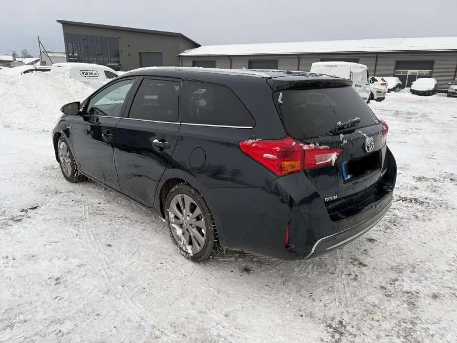 Blue Toyota Auris 2015 in Taurage, with an engine capacity of 1.80 L and mileage of 267 thousand km for 4950 €, photo 6 on AUTOMOTO.COM.LV
