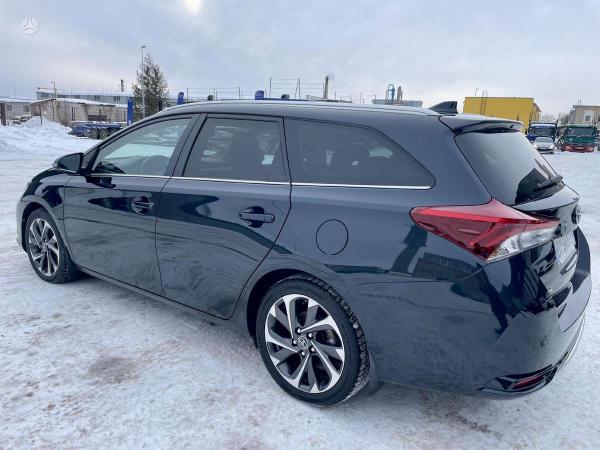 Blue Toyota Auris 2015 in Taurage, with an engine capacity of 1.60 L and mileage of 200 thousand km for 7300 €, photo 5 on AUTOMOTO.COM.LV