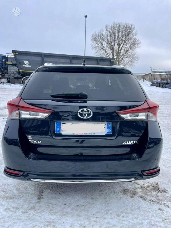 Blue Toyota Auris 2015 in Taurage, with an engine capacity of 1.60 L and mileage of 200 thousand km for 7300 €, photo 7 on AUTOMOTO.COM.LV