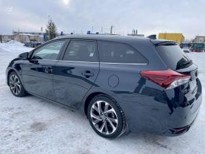Blue Toyota Auris 2015 in Taurage, with an engine capacity of 1.60 L and mileage of 200 thousand km for 7300 €, photo 5 on AUTOMOTO.COM.LV