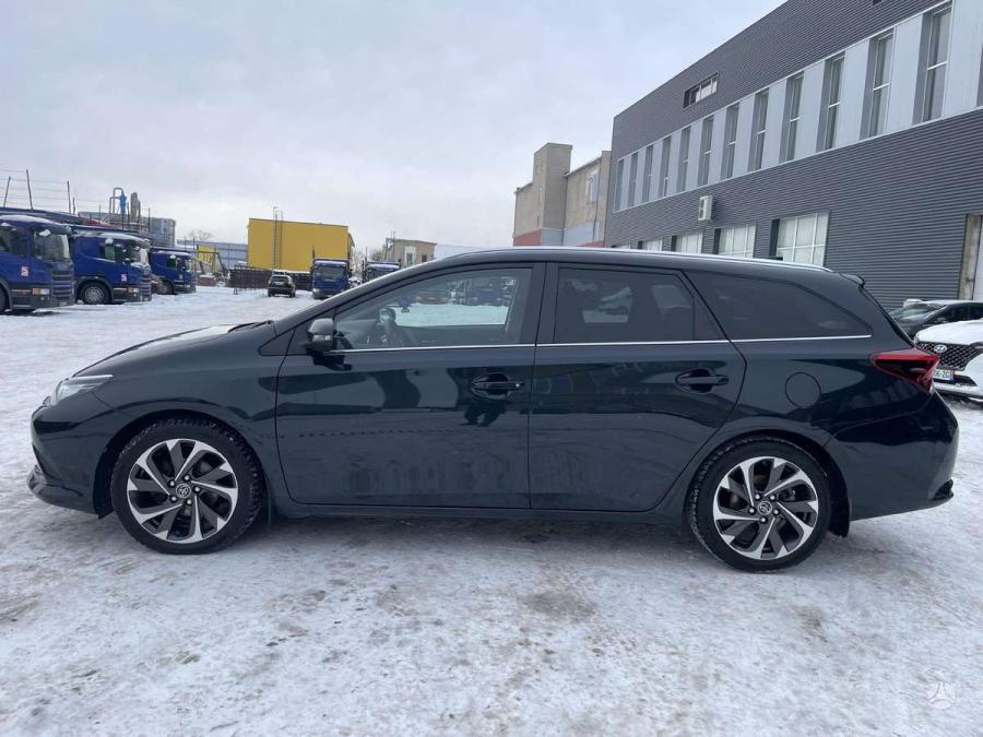 Blue Toyota Auris 2015 in Taurage, with an engine capacity of 1.60 L and mileage of 200 thousand km for 7300 €, photo 6 on AUTOMOTO.COM.LV