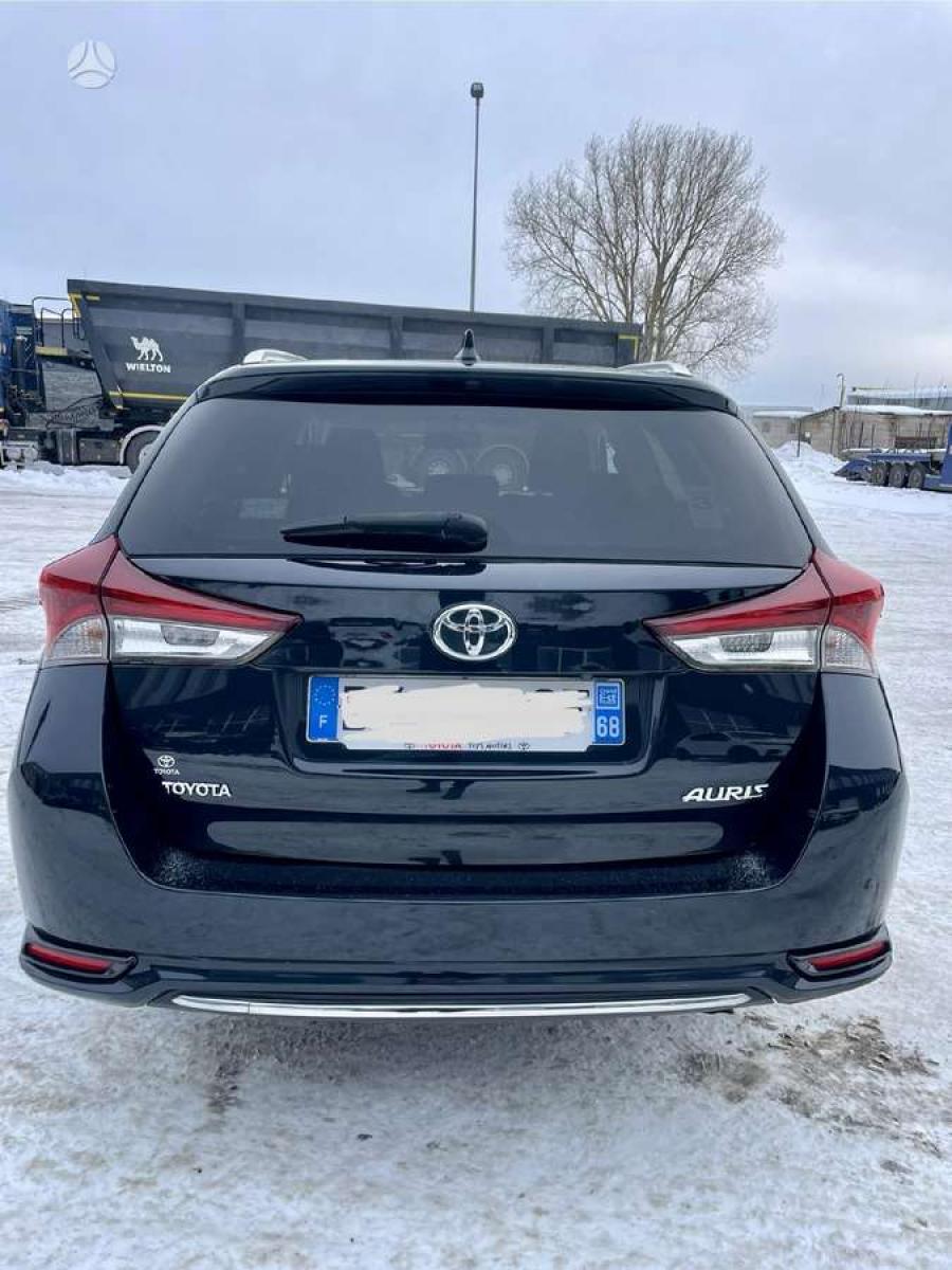 Blue Toyota Auris 2015 in Taurage, with an engine capacity of 1.60 L and mileage of 200 thousand km for 7300 €, photo 7 on AUTOMOTO.COM.LV