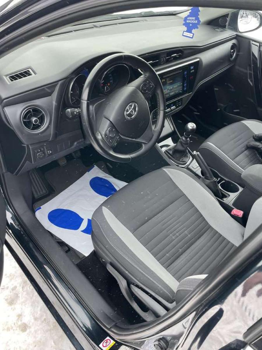 Blue Toyota Auris 2015 in Taurage, with an engine capacity of 1.60 L and mileage of 200 thousand km for 7300 €, photo 8 on AUTOMOTO.COM.LV