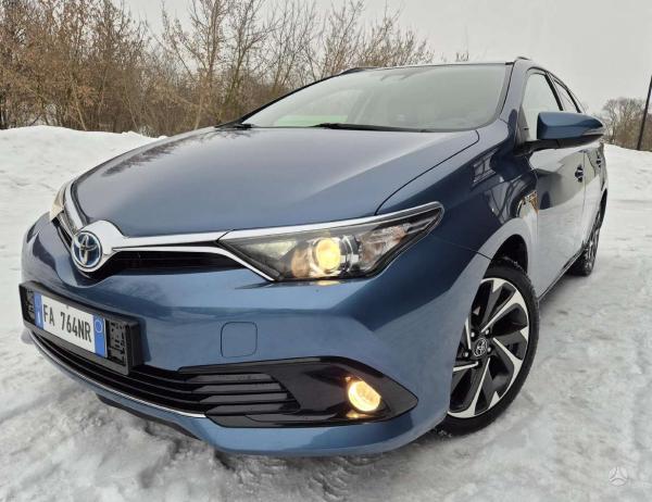 Blue Toyota Auris 2015 in Panevezys, with an engine capacity of 1.80 L and mileage of 256 thousand km for 8499 €, photo 1 on AUTOMOTO.COM.LV