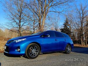 Blue Toyota Auris 2015 in Poltsamaa, with an engine capacity of 1.60 L and mileage of 212 thousand km for 9200 €, photo  on AUTOMOTO.COM.LV