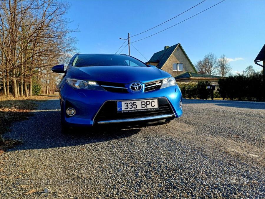 Blue Toyota Auris 2015 in Poltsamaa, with an engine capacity of 1.60 L and mileage of 212 thousand km for 9200 €, photo 2 on AUTOMOTO.COM.LV