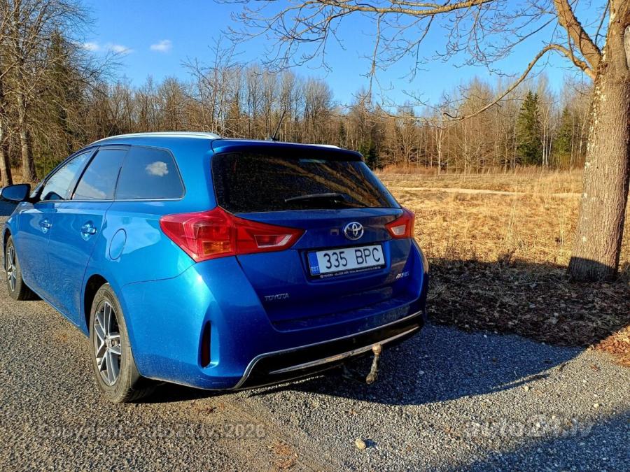 Blue Toyota Auris 2015 in Poltsamaa, with an engine capacity of 1.60 L and mileage of 212 thousand km for 9200 €, photo 3 on AUTOMOTO.COM.LV