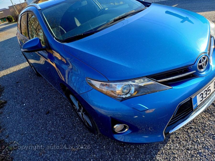 Blue Toyota Auris 2015 in Poltsamaa, with an engine capacity of 1.60 L and mileage of 212 thousand km for 9200 €, photo 4 on AUTOMOTO.COM.LV
