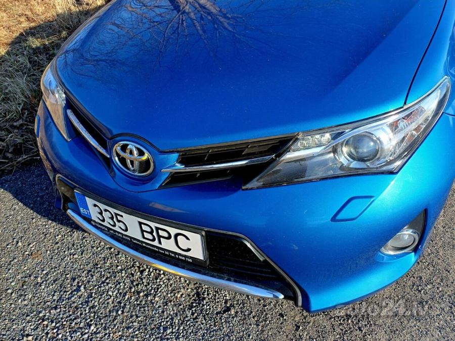 Blue Toyota Auris 2015 in Poltsamaa, with an engine capacity of 1.60 L and mileage of 212 thousand km for 9200 €, photo 5 on AUTOMOTO.COM.LV