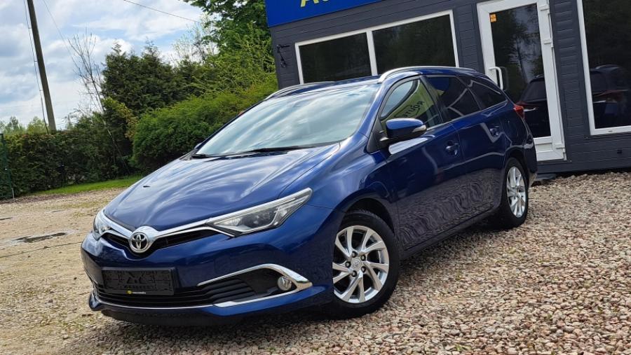 Blue Toyota Auris 2015 in Riga, with an engine capacity of 1.60 L and mileage of 257 thousand km for 7990 €, photo 1 on AUTOMOTO.COM.LV