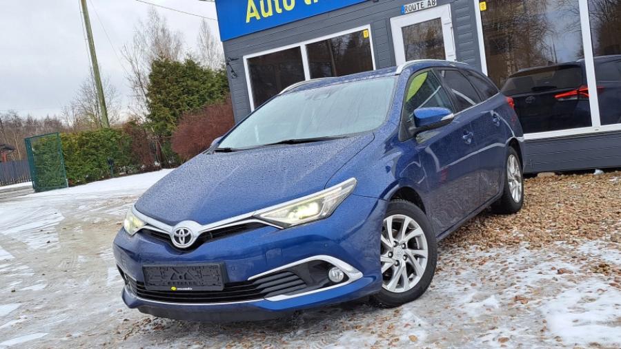 Blue Toyota Auris 2015 in Riga, with an engine capacity of 1.60 L and mileage of 257 thousand km for 7990 €, photo 3 on AUTOMOTO.COM.LV