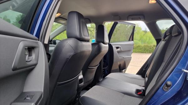 Blue Toyota Auris 2015 in Riga, with an engine capacity of 1.60 L and mileage of 257 thousand km for 7990 €, photo 4 on AUTOMOTO.COM.LV