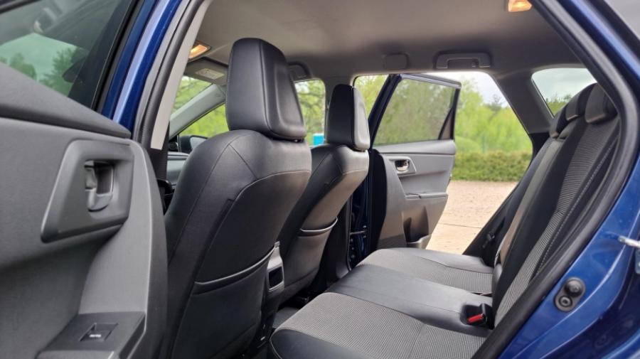 Blue Toyota Auris 2015 in Riga, with an engine capacity of 1.60 L and mileage of 257 thousand km for 7990 €, photo 5 on AUTOMOTO.COM.LV
