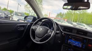 Blue Toyota Auris 2015 in Riga, with an engine capacity of 1.60 L and mileage of 257 thousand km for 7990 €, photo 6 on AUTOMOTO.COM.LV