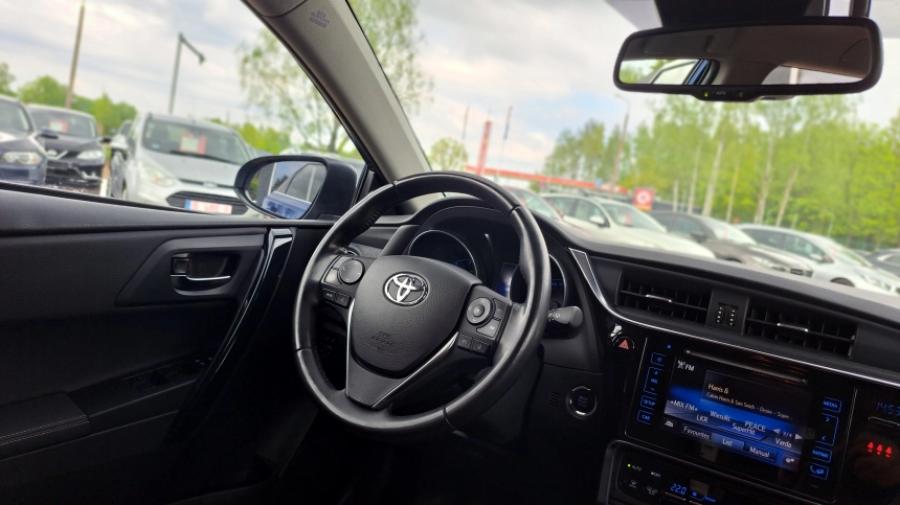 Blue Toyota Auris 2015 in Riga, with an engine capacity of 1.60 L and mileage of 257 thousand km for 7990 €, photo 6 on AUTOMOTO.COM.LV