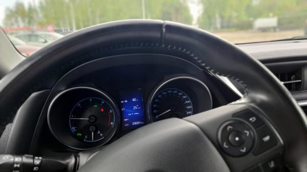 Blue Toyota Auris 2015 in Riga, with an engine capacity of 1.60 L and mileage of 257 thousand km for 7990 €, photo 7 on AUTOMOTO.COM.LV