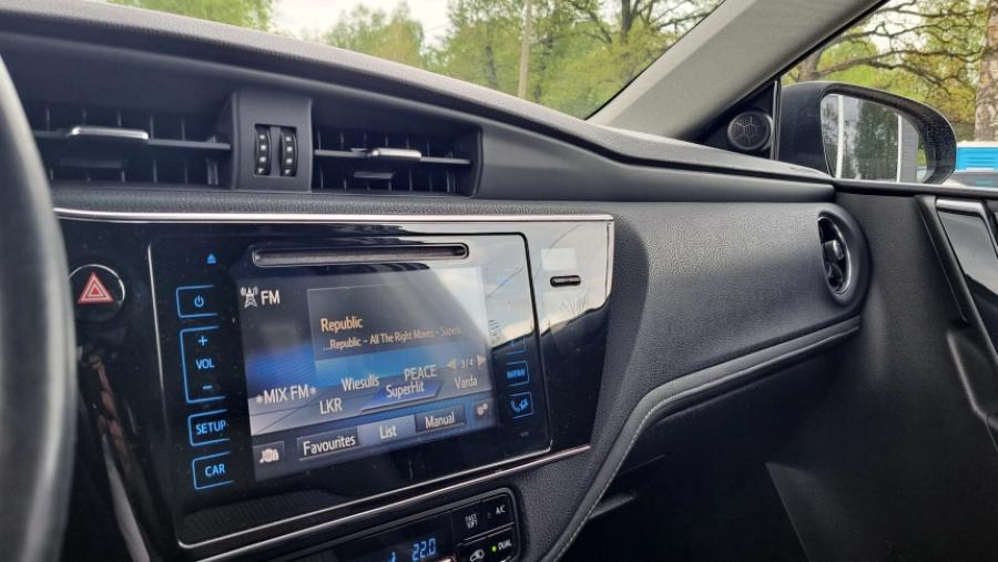 Blue Toyota Auris 2015 in Riga, with an engine capacity of 1.60 L and mileage of 257 thousand km for 7990 €, photo 13 on AUTOMOTO.COM.LV
