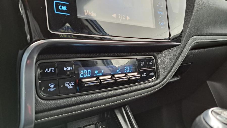 Blue Toyota Auris 2015 in Riga, with an engine capacity of 1.60 L and mileage of 257 thousand km for 7990 €, photo 14 on AUTOMOTO.COM.LV