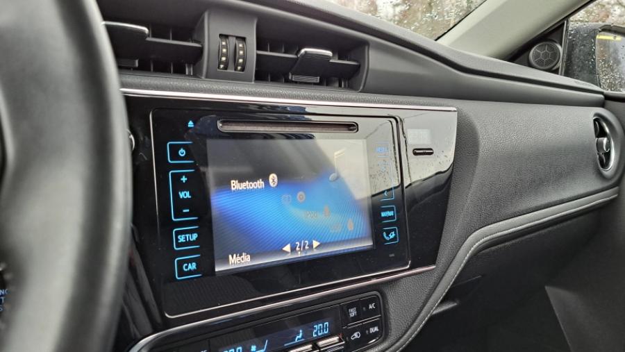 Blue Toyota Auris 2015 in Riga, with an engine capacity of 1.60 L and mileage of 257 thousand km for 7990 €, photo 16 on AUTOMOTO.COM.LV