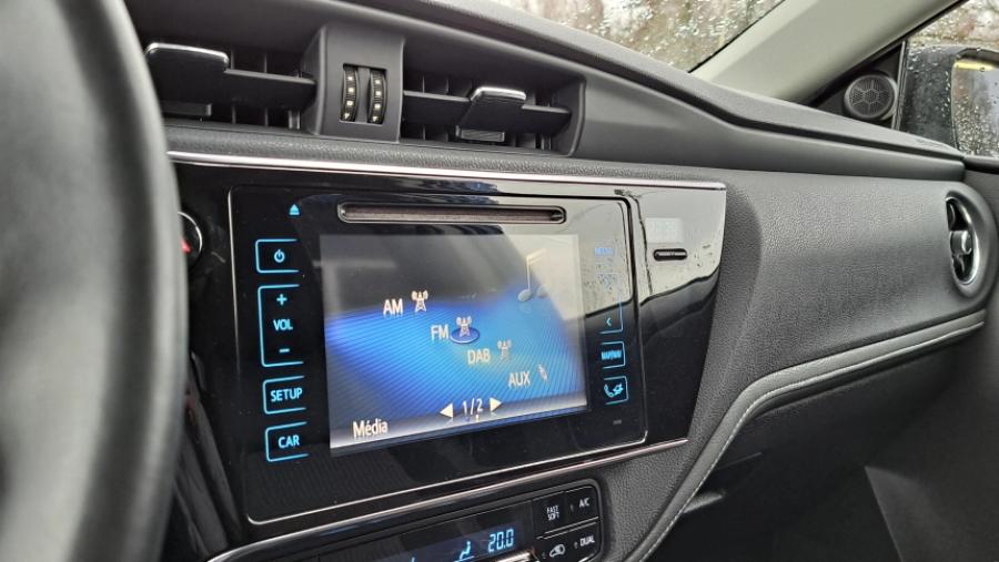 Blue Toyota Auris 2015 in Riga, with an engine capacity of 1.60 L and mileage of 257 thousand km for 7990 €, photo 18 on AUTOMOTO.COM.LV