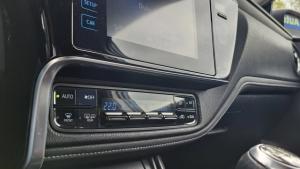 Blue Toyota Auris 2015 in Riga, with an engine capacity of 1.60 L and mileage of 257 thousand km for 7990 €, photo 19 on AUTOMOTO.COM.LV