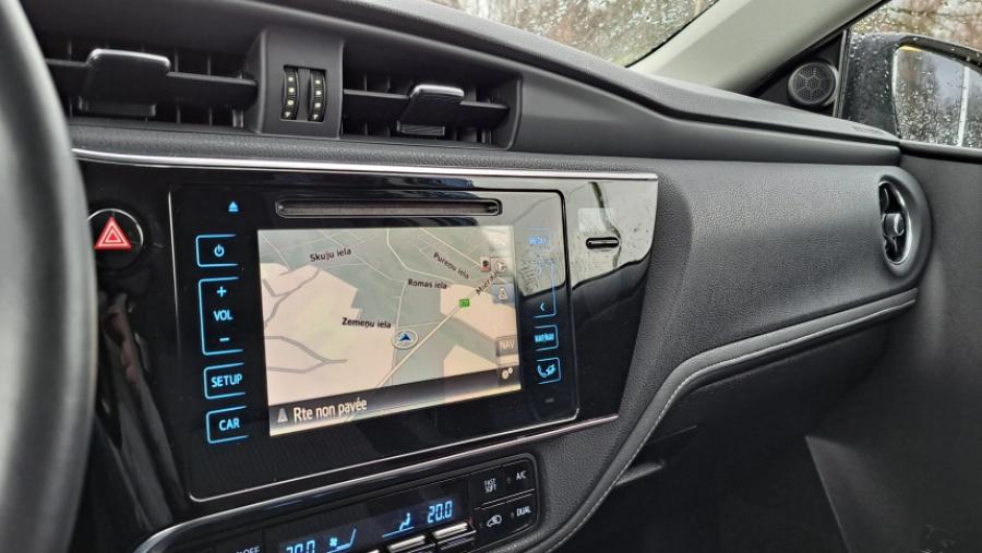 Blue Toyota Auris 2015 in Riga, with an engine capacity of 1.60 L and mileage of 257 thousand km for 7990 €, photo 22 on AUTOMOTO.COM.LV