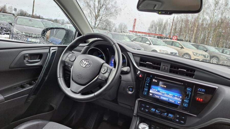 Blue Toyota Auris 2015 in Riga, with an engine capacity of 1.60 L and mileage of 257 thousand km for 7990 €, photo 30 on AUTOMOTO.COM.LV