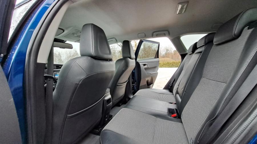 Blue Toyota Auris 2015 in Riga, with an engine capacity of 1.60 L and mileage of 257 thousand km for 7990 €, photo 32 on AUTOMOTO.COM.LV