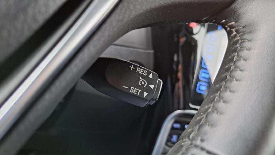 Blue Toyota Auris 2015 in Riga, with an engine capacity of 1.60 L and mileage of 257 thousand km for 7990 €, photo 37 on AUTOMOTO.COM.LV