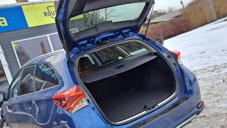 Blue Toyota Auris 2015 in Riga, with an engine capacity of 1.60 L and mileage of 257 thousand km for 7990 €, photo 44 on AUTOMOTO.COM.LV