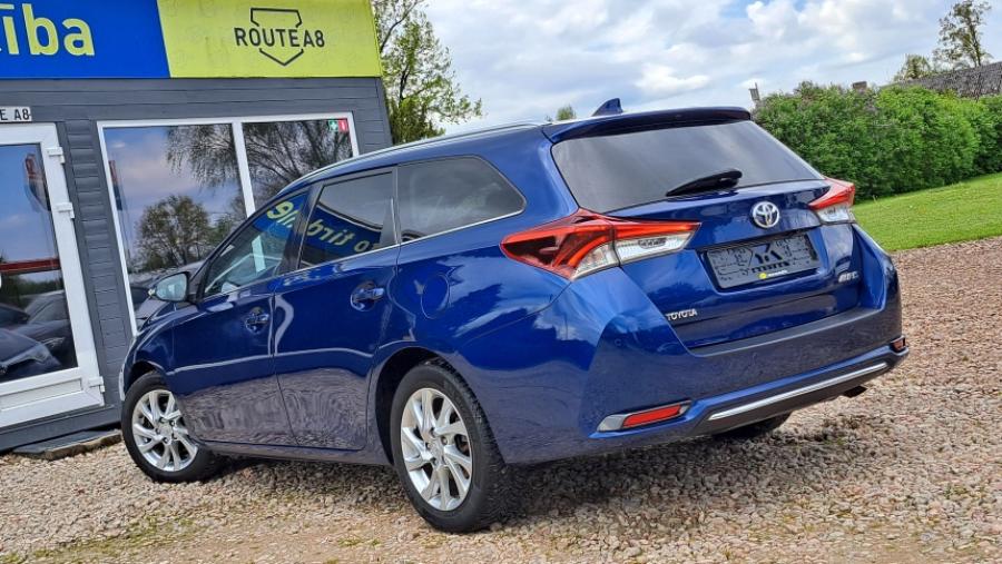 Blue Toyota Auris 2015 in Riga, with an engine capacity of 1.60 L and mileage of 257 thousand km for 7990 €, photo 47 on AUTOMOTO.COM.LV
