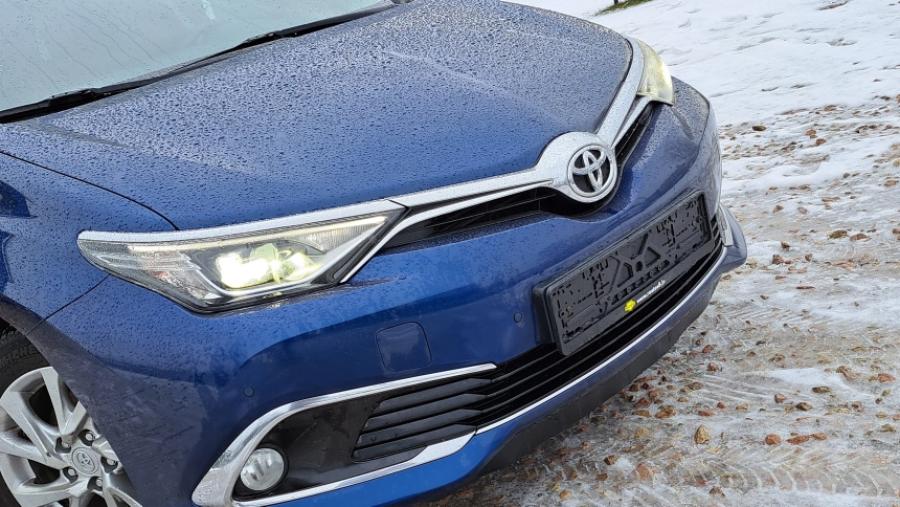 Blue Toyota Auris 2015 in Riga, with an engine capacity of 1.60 L and mileage of 257 thousand km for 7990 €, photo 53 on AUTOMOTO.COM.LV