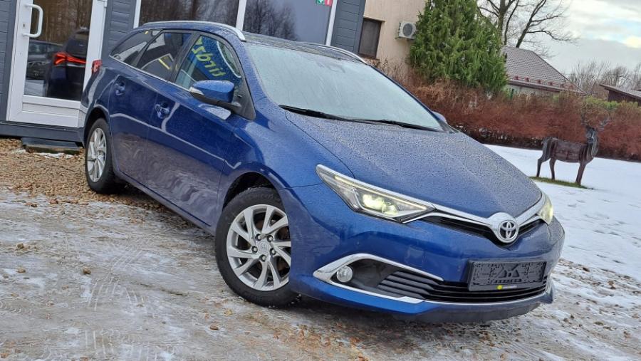 Blue Toyota Auris 2015 in Riga, with an engine capacity of 1.60 L and mileage of 257 thousand km for 7990 €, photo 56 on AUTOMOTO.COM.LV