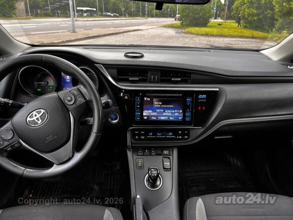 Blue Toyota Auris 2015 in Tallinn, with an engine capacity of 1.80 L and mileage of 300 thousand km for 6490 €, photo 9 on AUTOMOTO.COM.LV