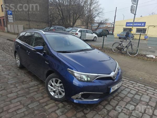 Blue Toyota Auris 2015 in Riga, with an engine capacity of 1.80 L and mileage of 298 thousand km for 8500 €, photo 1 on AUTOMOTO.COM.LV