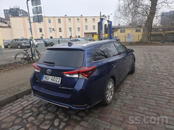 Blue Toyota Auris 2015 in Riga, with an engine capacity of 1.80 L and mileage of 298 thousand km for 8500 €, photo 2 on AUTOMOTO.COM.LV