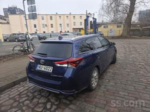 Blue Toyota Auris 2015 in Riga, with an engine capacity of 1.80 L and mileage of 298 thousand km for 8500 €, photo 3 on AUTOMOTO.COM.LV