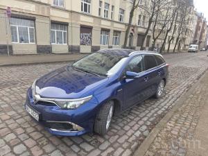 Blue Toyota Auris 2015 in Riga, with an engine capacity of 1.80 L and mileage of 298 thousand km for 8500 €, photo 5 on AUTOMOTO.COM.LV