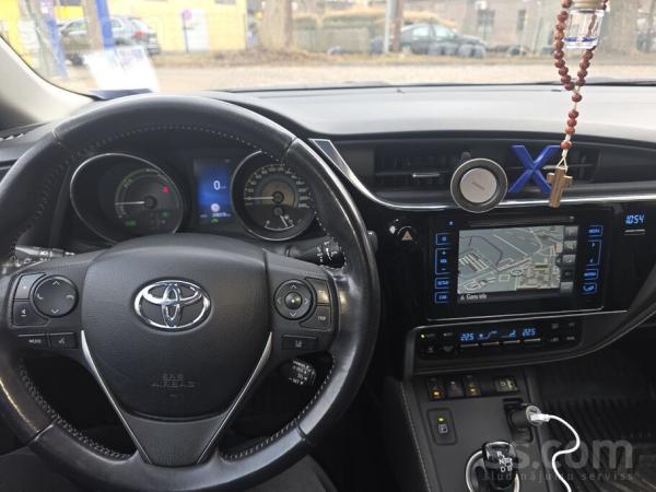 Blue Toyota Auris 2015 in Riga, with an engine capacity of 1.80 L and mileage of 298 thousand km for 8500 €, photo 7 on AUTOMOTO.COM.LV