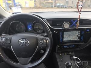 Blue Toyota Auris 2015 in Riga, with an engine capacity of 1.80 L and mileage of 298 thousand km for 8500 €, photo 8 on AUTOMOTO.COM.LV